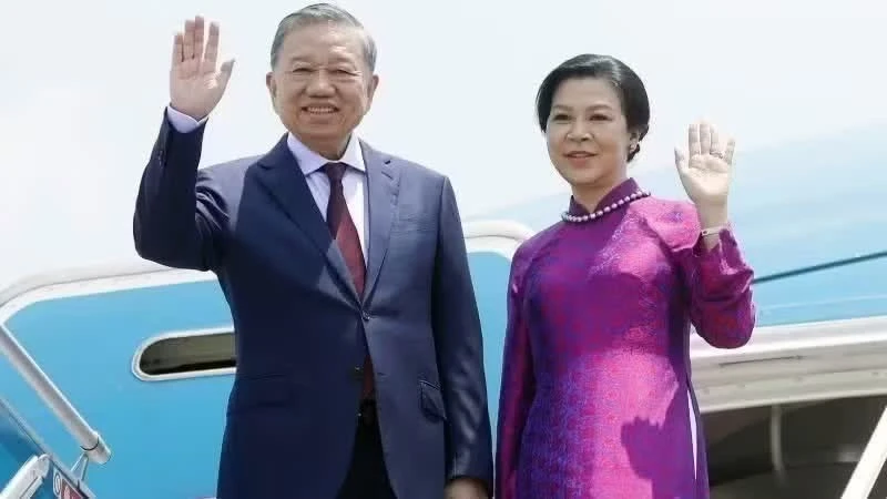 Top Vietnamese leader pays tribute to Philippine national hero Jose Rizal