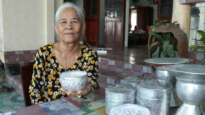 Keeping traditional Cham silver engraving craft alive
