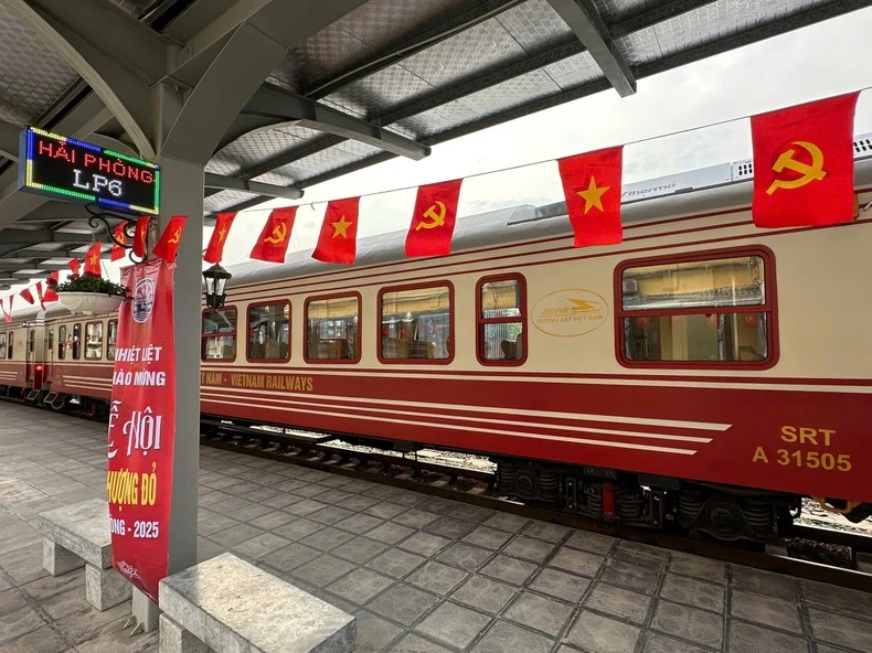 Hai Phong launches “Red Flamboyant” train, recognises railway station ...