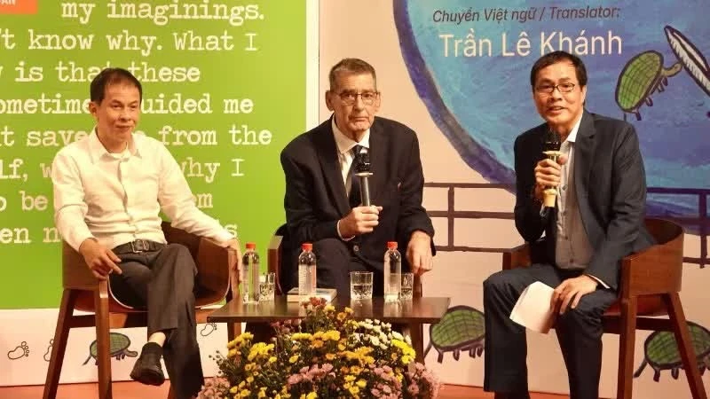 US veteran launches bilingual poetry collection, art exhibition in Ha Noi