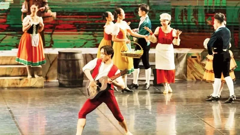 Ballet dancer Nguyen Duc Hieu: I want to enrich Vietnamese culture ...