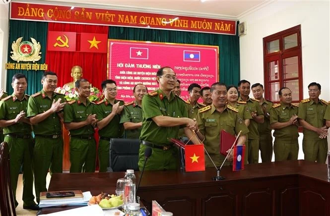 Vietnamese, Lao police strengthen cooperation in ensuring border ...