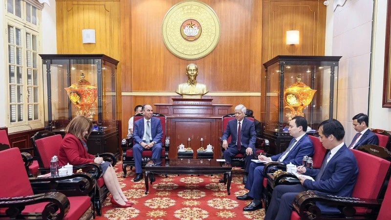 Viet Nam Fatherland Front President receives Cuban, RoK ambassadors ...