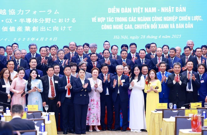 Vietnamese, Japanese PMs attend forum on strategic industries ...