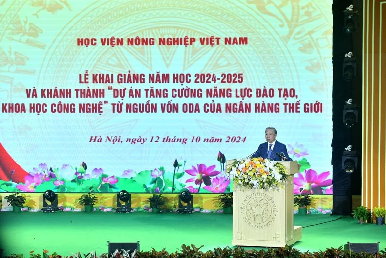 Top leader attends opening of new academic year at Vietnam National ...