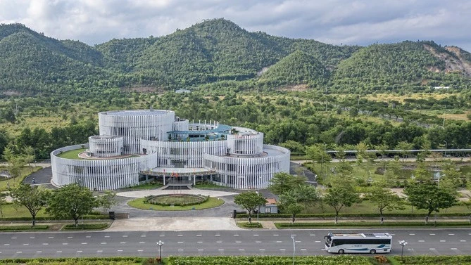Viet Nam's hi-tech exports surpass 50% as startup ranking hits record