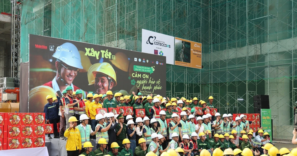 Nhan Dan Newspaper and Coteccons bring Tet to over 2,000 construction ...