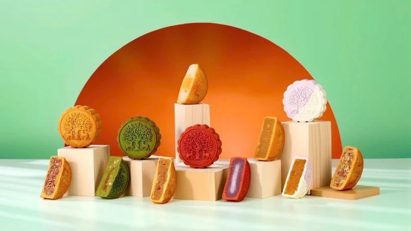 Continuity between tradition and modernity through mooncakes | Nhan Dan ...
