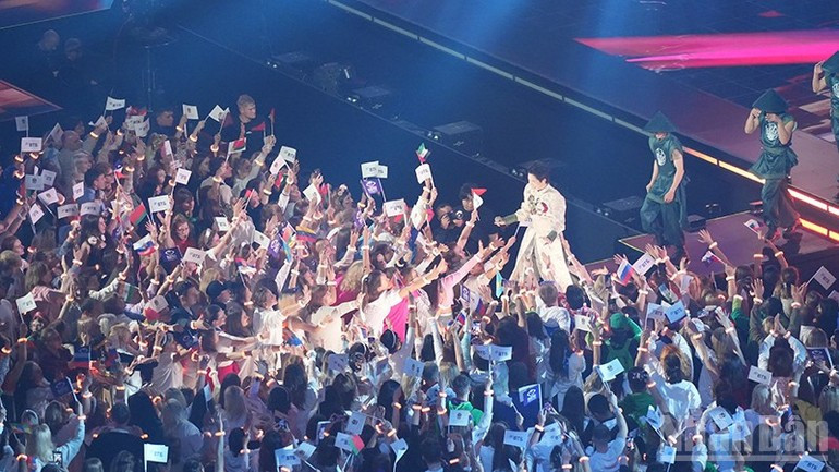 Singer Duc Phuc wins Intervision 2025 international music contest in ...