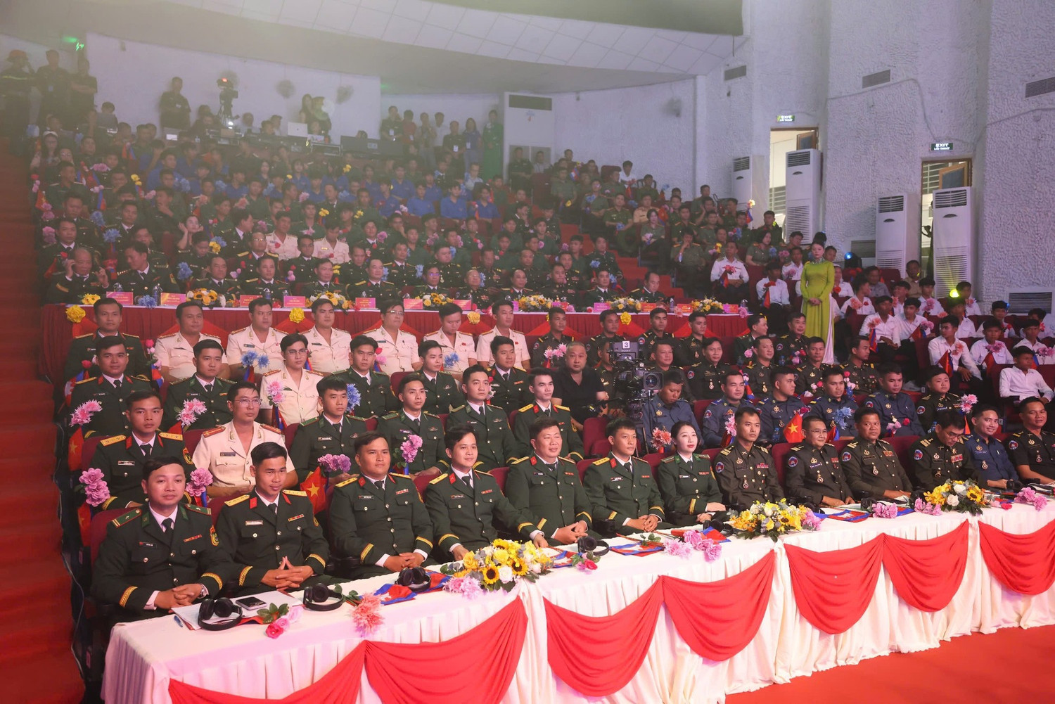 In Pictures: Young Vietnamese-Cambodian officers join hands to foster ...