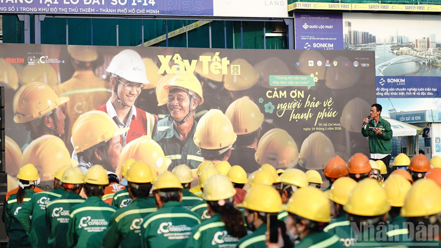 In Pictures: Nhan Dan Newspaper’s programme cares for workers ahead of ...